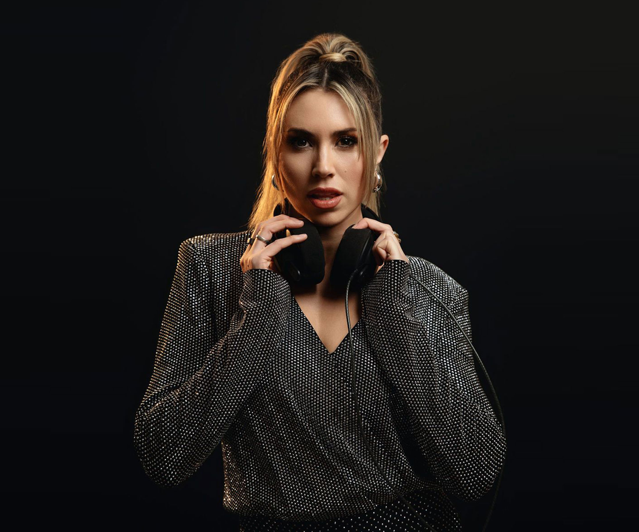 Élan Artists // DJ Jayli