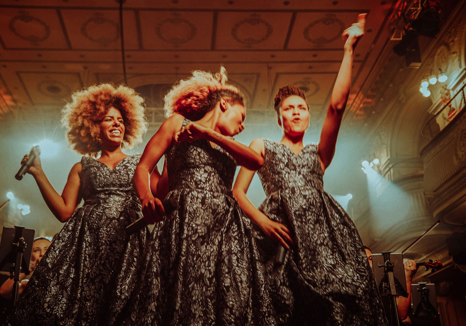 Élan Artists // La Festa